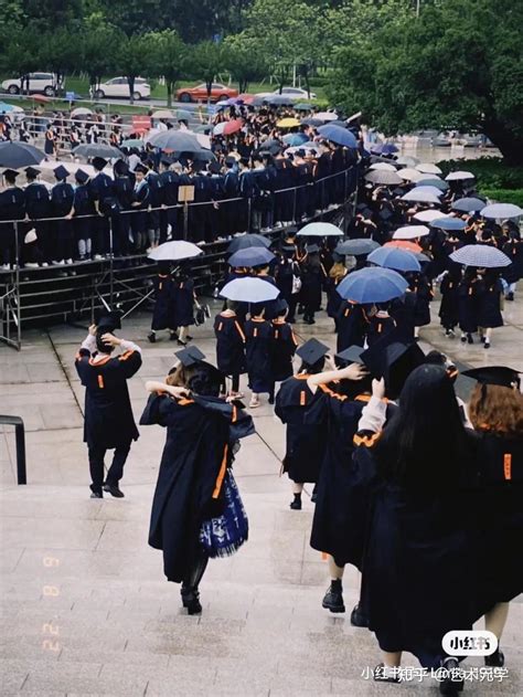 九大美院的学士服有多靓？ 知乎