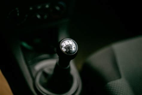 Pourquoi Il Ne Faut Pas Poser Votre Main Sur Le Levier De Vitesse En