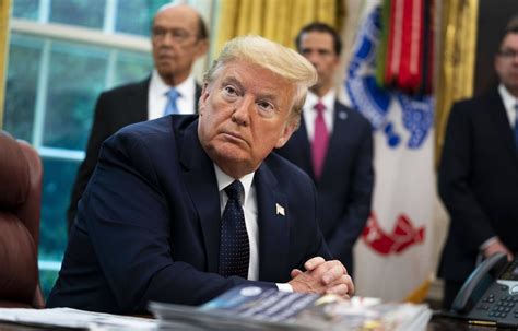 Etats Unis Donald Trump signe un décret visant à limiter la