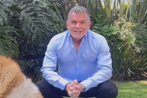 ¿sergio Basáñez Vende Caldo De Hueso Para Sobrevivir