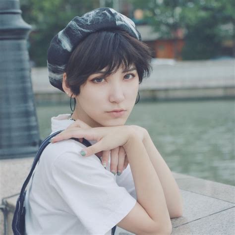 乍暖还寒适合戴什么样的帽子 穿衣打扮 服饰搭配 美容知识