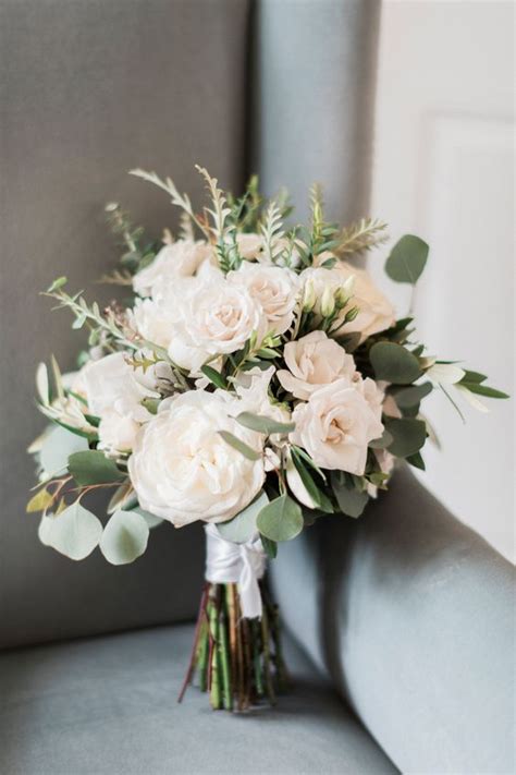 57 Innocently Beautiful White Bridal Bouquets Weddingomania