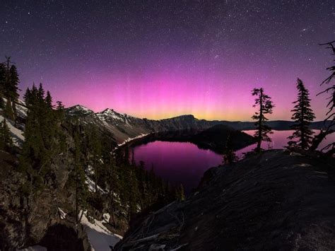 An Extremely Rare Appearance Of The Aurora Borealis Over Crater Lake