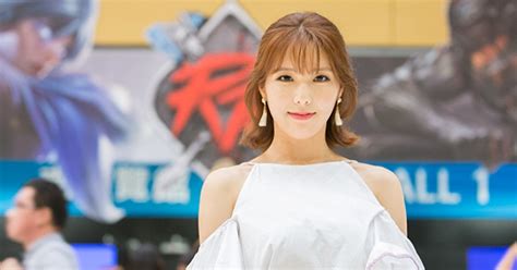 포토 야구여친 연상은 리프트 라이벌즈 현장 인터뷰 합니다