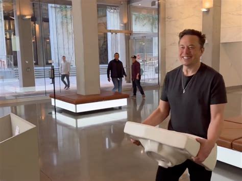 Inside Elon Musks First Day At Twitter Headquarters Business Insider