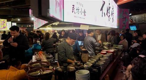 江苏苏州：老旧菜场变身“网红市集”凤凰网