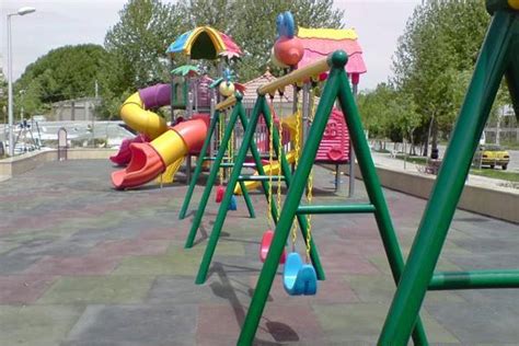 استانداردسازی زمین‌های بازی و تجهیزات پارک‌ها در استان بوشهر خبرگزاری