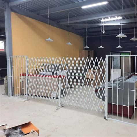 Ширма перегородка металлическая для магазина на фудмаркет