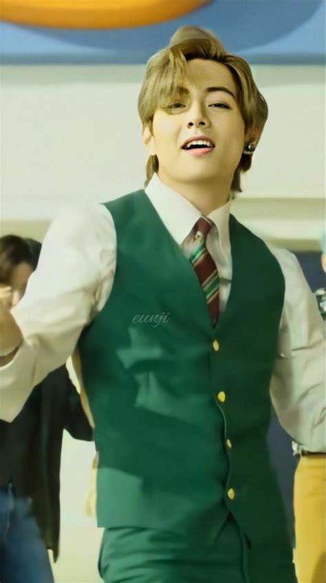 Bts V Dynamite Look Green Suit Motormobilindo