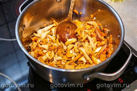Суп куриный с лисичками и кукурузой. Рецепт с фото