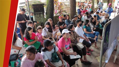 Mga nagparehistro sa isinagawang voter's registration sa Naga City ...
