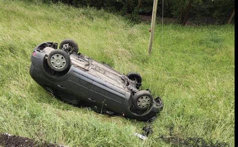 Un Conductor Herido Al Volcar Su Coche Y Caer Por Una Ladera En Arrieta El Correo