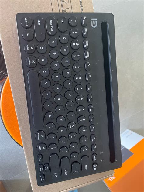 Keyboard Bluetooth Can Connect To 3 Bt Devices At Same Time Computers And Tech Parts