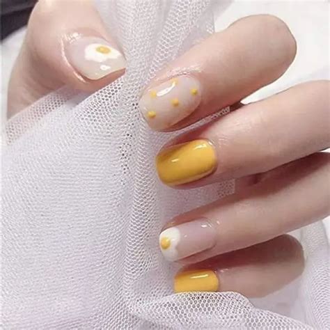 แจกไอเดีย เล็บสีเหลืองต้อนรับซัมเมอร์☀️ แกลเลอรีที่โพสต์โดย Sale Here