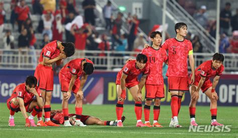 40년 만에 올림픽 못 가는 韓축구수적 열세에 황선홍 감독 퇴장까지