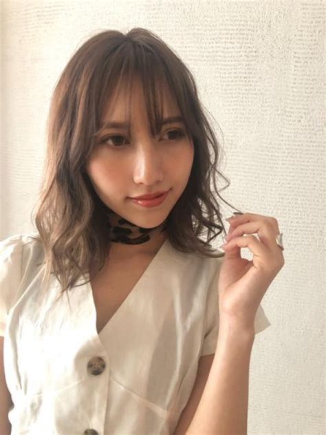 フェミニンテイスト若く見える髪型 透け感ミディ｜横浜 元町・中華街で人気の美容院ラムデリカの最新ヘアカタログ詳細【id9232】