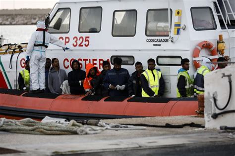 Almost 1000 Migrants Rescued Over Weekend As Italy Seeks New