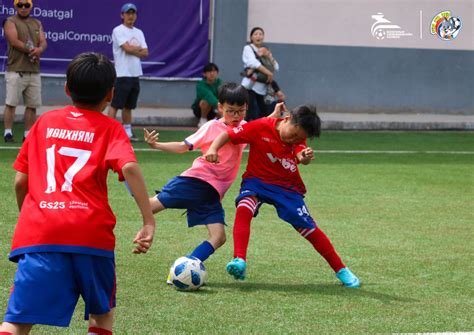 ФОТО Бяцхан хөлбөмбөгчдийн тэмцээнд 1200 гаруй хүүхэд оролцож байна Isee Mn