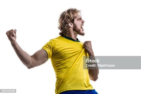 남자 선수 축 하 하는 흰색 바탕에 노란색 유니폼을 입고 팬 Championship에 대한 스톡 사진 및 기타 이미지