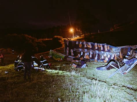Cinco Muertos Y Más De Diez Heridos Luego Que Bus De Pasajeros Cayera