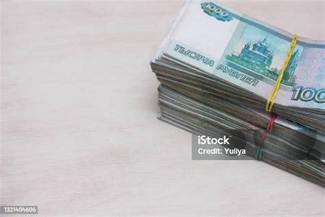 지폐 의 번들 1000 루블의 액면가러시아 지폐 비즈니스 및 금융 지폐 1000 루블 번들 0명에 대한 스톡 사진 및 기타