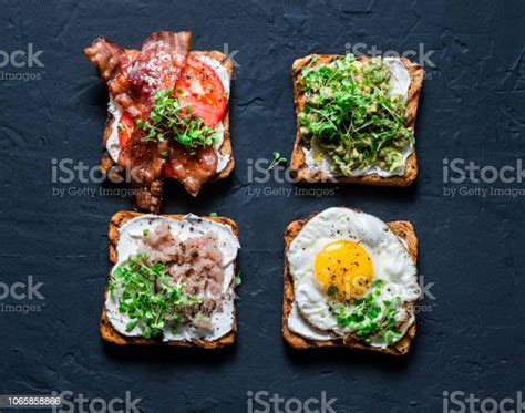 아침 식사 스낵 전채아보카도 샌드위치의 선택은 퓌 레 계란 토마토 베이컨 크림 치즈 훈제 고등어 구이 곡물 빵 샌드위치 어두운