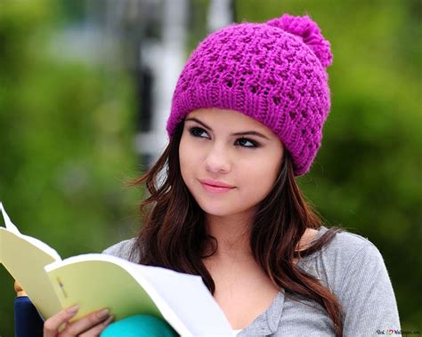 Beautiful singer Selena Gomez posing with a pink beret 2K wallpaper ...