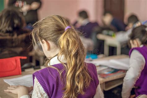 Los Alumnos Están Participando Activamente En Clase Lección Imagen