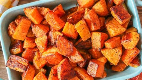 صينية مكعبات اليقطين المحمصة بالقرفة Roasted Butternut Squash Cubes