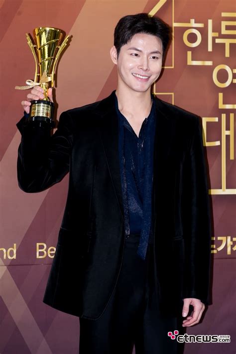Et포토 장태오 치명적인 미소 전자신문