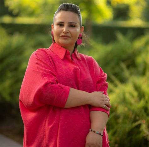 Gemovneba გემოვნება 43 წლის თეა გიორგაძეს შვილის ბოლო ზარზე თბილისში 159 ე სკოლის წინ