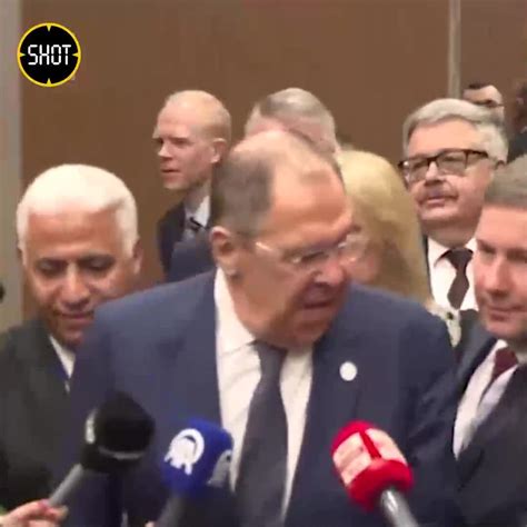 Реакция главы МИД РФ Сергея Лаврова на вопрос журналиста о том что Эмманюэль Макрон не