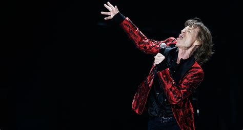 Mick Jagger padre por octava vez a los años