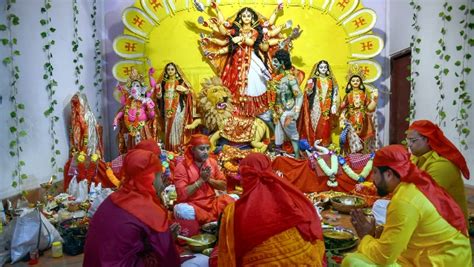 এবার মা দুর্গা গজে আসছেন শারদীয়া নবরাত্রির শুভ তারিখগুলি জেনে নিন