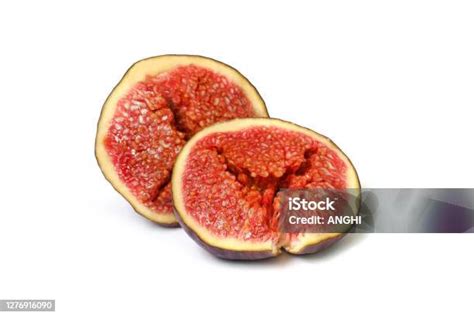 신선한 무화과 선명한 카리카 흰색 배경에 고립 된 잘 익은 과일의 절반 0명에 대한 스톡 사진 및 기타 이미지 0명 개체