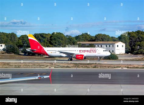 Iberia Express Airbus A320 214 EC MUK Flughafen Palma De Mallorca