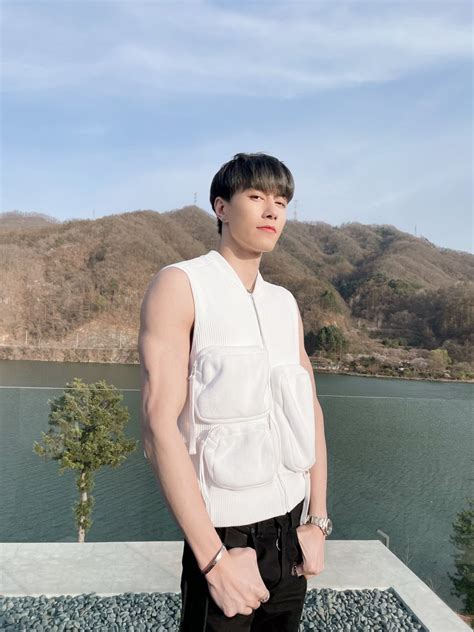 VAV on Twitter VAV Sneak peak of Ateams Mobile Gallery 에이팀 갤러리 zip VAV 브이에이브이 Jacob 제이콥