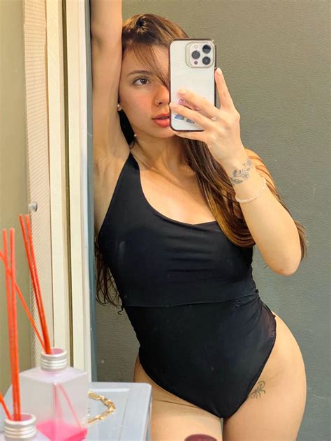 I Want A Finger In My Pussy And A Dick In My Pussy Ass F18 R