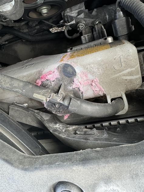 Coolant Expansion tank leaking? : r/MechanicAdvice