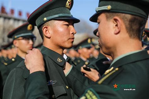 当新兵授衔遇上老兵卸衔，热泪在寒冬流淌军事中国网