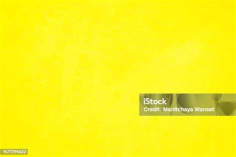 텍스처 배경에 대한 콘크리트 벽 노란색 색상 추상 그런지 밝은 다채로운 색상 배경 성장 효과 파스텔 옐로우 컬러의 로우