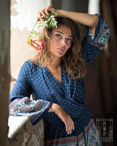 Check Out Maddie S Senior Photo Session At Heidi Welshans Photography Artofit