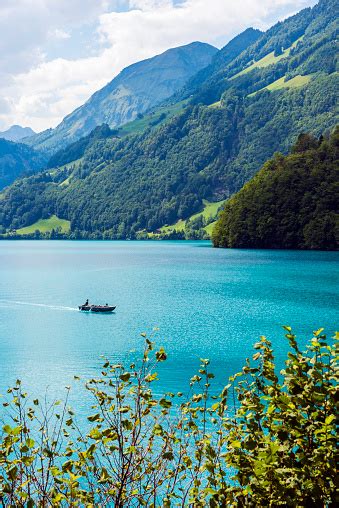 룬 게 른 호수 또는 Lungerersee 프리 Burglen 마을 Obwalden 스위스의 보기 0명에 대한 스톡 사진 및