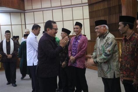 Wagub Cok Ace Lantik Pimpinan Baznas Provinsi Bali Periode 2022 2027
