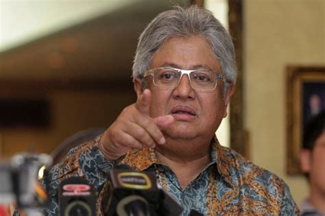Bukit Aman Former Minister Zaid Ibrahim Called Up By Police Over Zahid