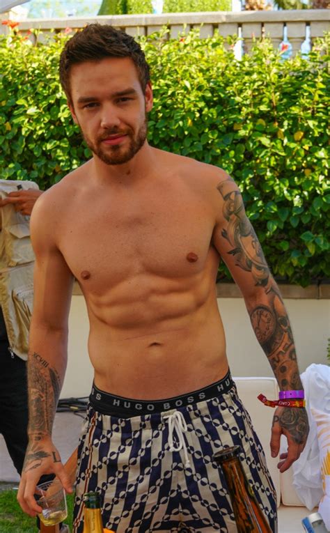 Liam Payne Pose Complètement Nu Pour Un Shooting Sexy E Online France