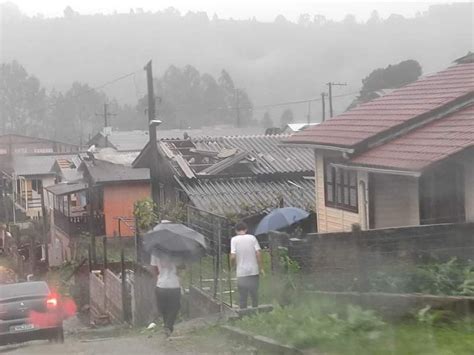 Tornado Atinge Cidade De Cambará Do Sul No Rs Deixando 57 Casas