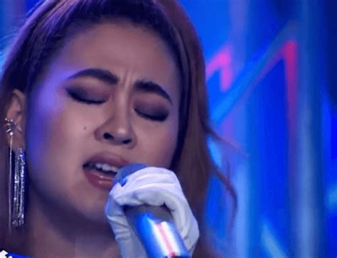 ធ្វើចិត្តមិនទាន់បាន ពេជ្រ សូលីកា ច្រៀងទាំងអួលដេីមក ទប់ទឹកភ្នែកមិនឲ្យស្រក់ មានវីដេអូ