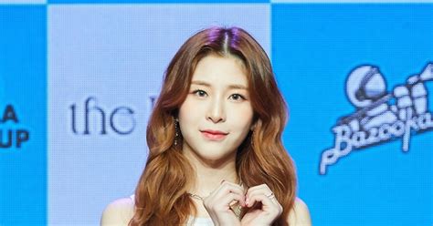 포토 공원소녀 민주 사랑스럽게