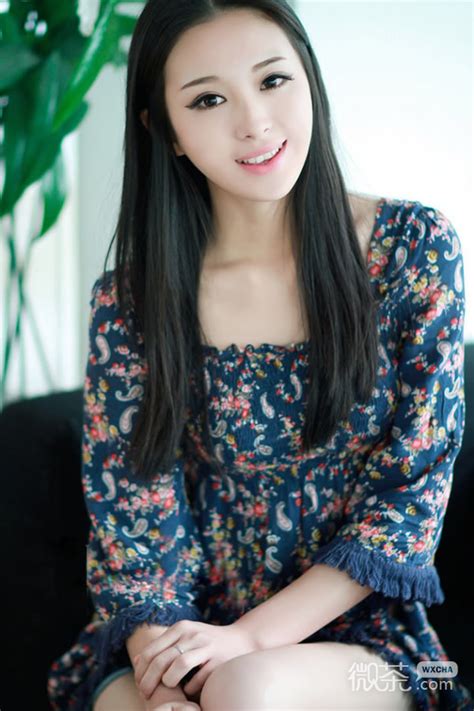 大家闺秀的长发美女微信高清图片 天姿绝色 微信图片 微茶网